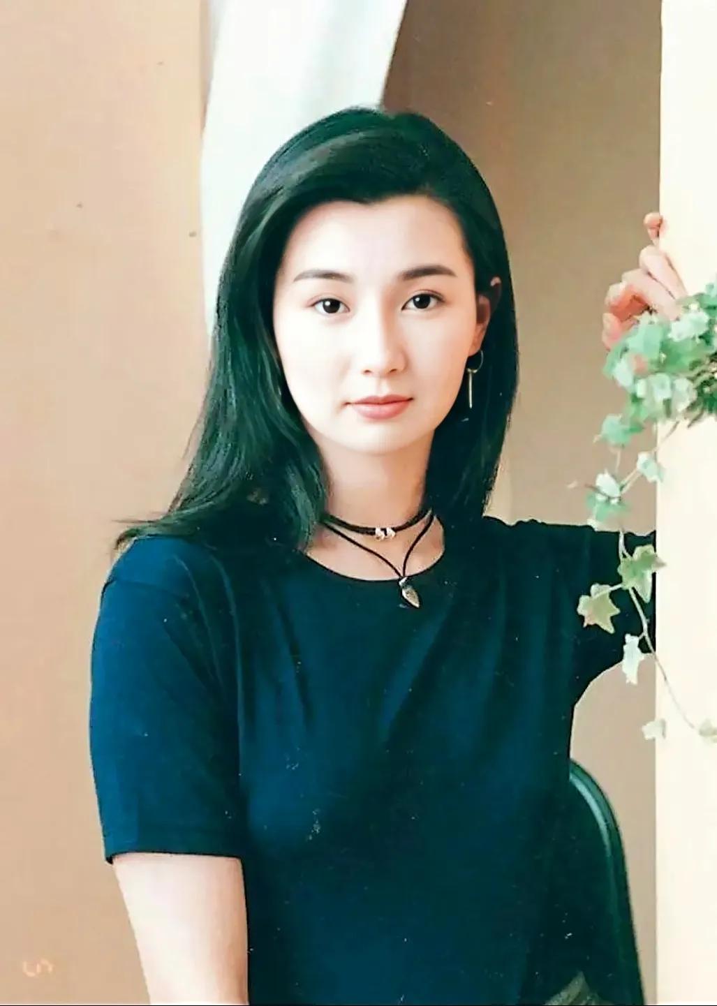 Photos of Zhang Manyu when he was young - iNEWS