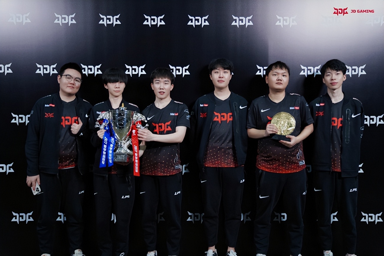 LOL: The fateful showdown of the S12 lottery results, the second spring of team history JDG and ...