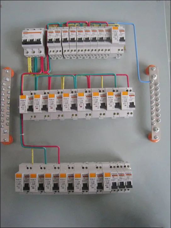 How to do the internal wiring of the distribution box? - iNEWS