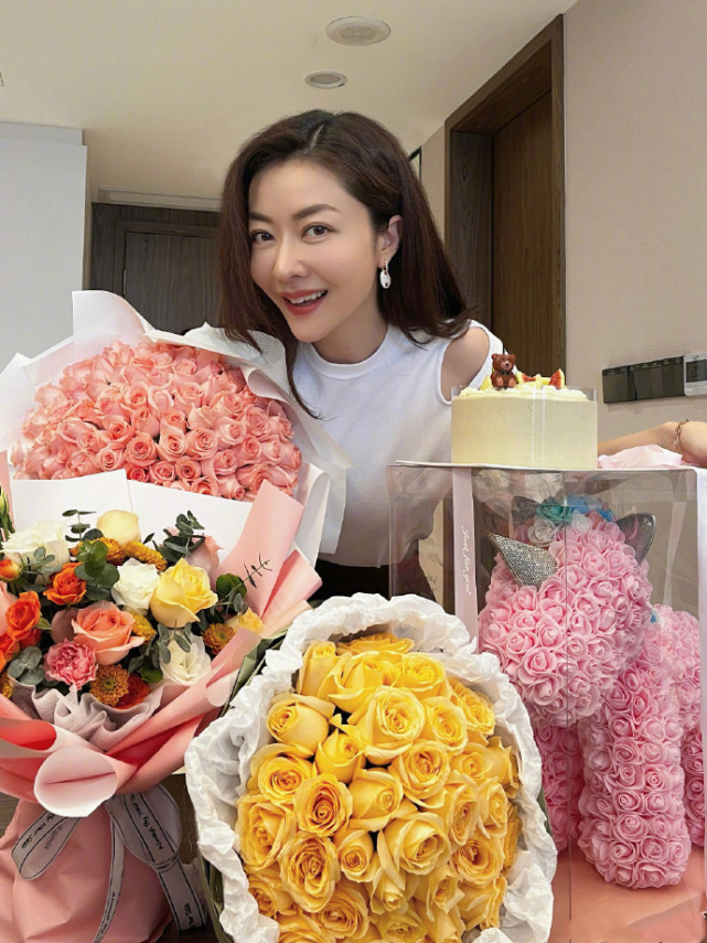 Xiong Dailin celebrates the birthday of the whole family, the twin ...