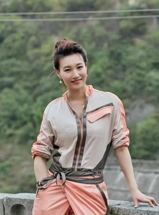 Li Zimeng was invited to participate in the event of Shenyin, dancing ...