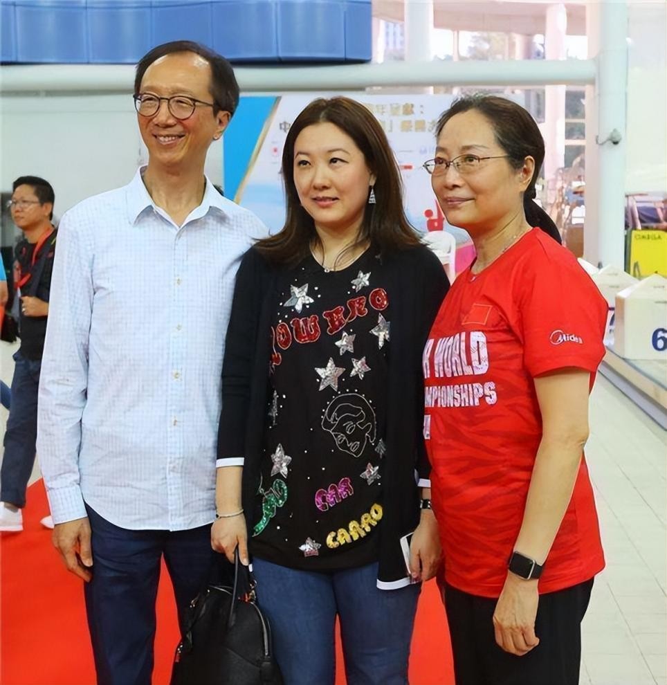 Fu Mingxia and her 26-year-old husband go shopping!Although the figure ...