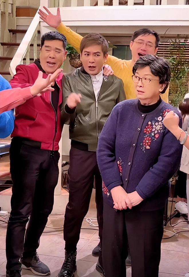 "Foreign Daughter-in-law Local Lang" Kang Bo's three sons bid farewell ...