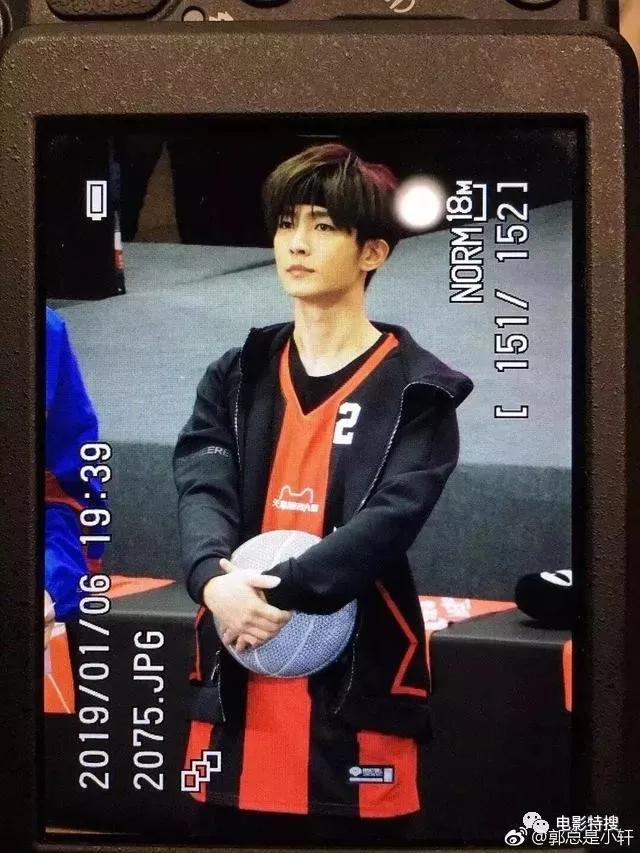 A close photo of Yan Yalun and his friend Fan Chengcheng, can you tell ...