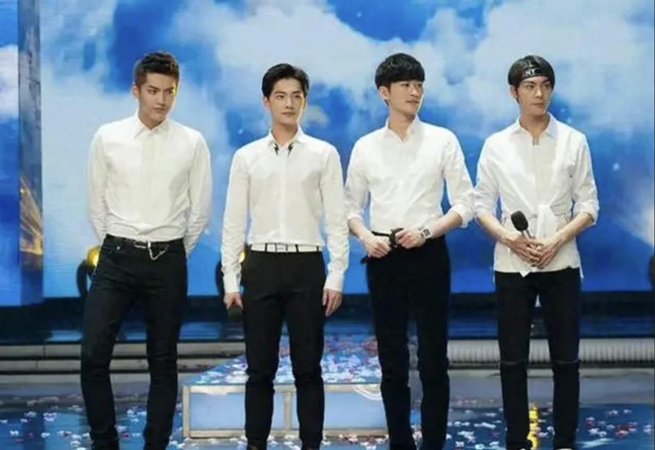Celebrities' walking postures are bad, their posture is too crooked to ...