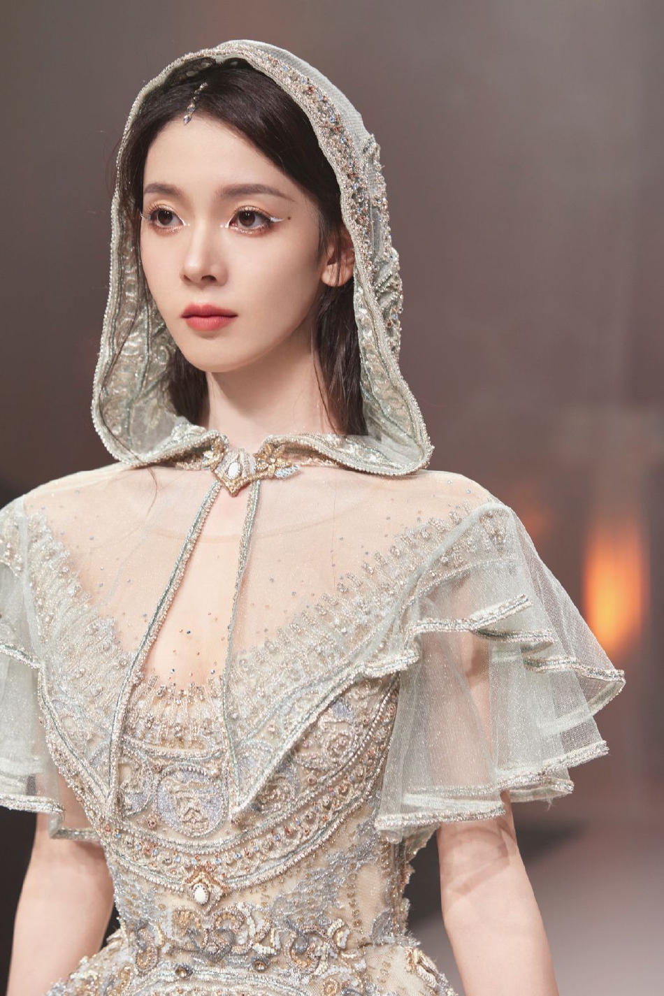 Chen Yao wears a retro long gauze skirt and dreams of returning to Yue Qiluo!Snow skin jade is ...