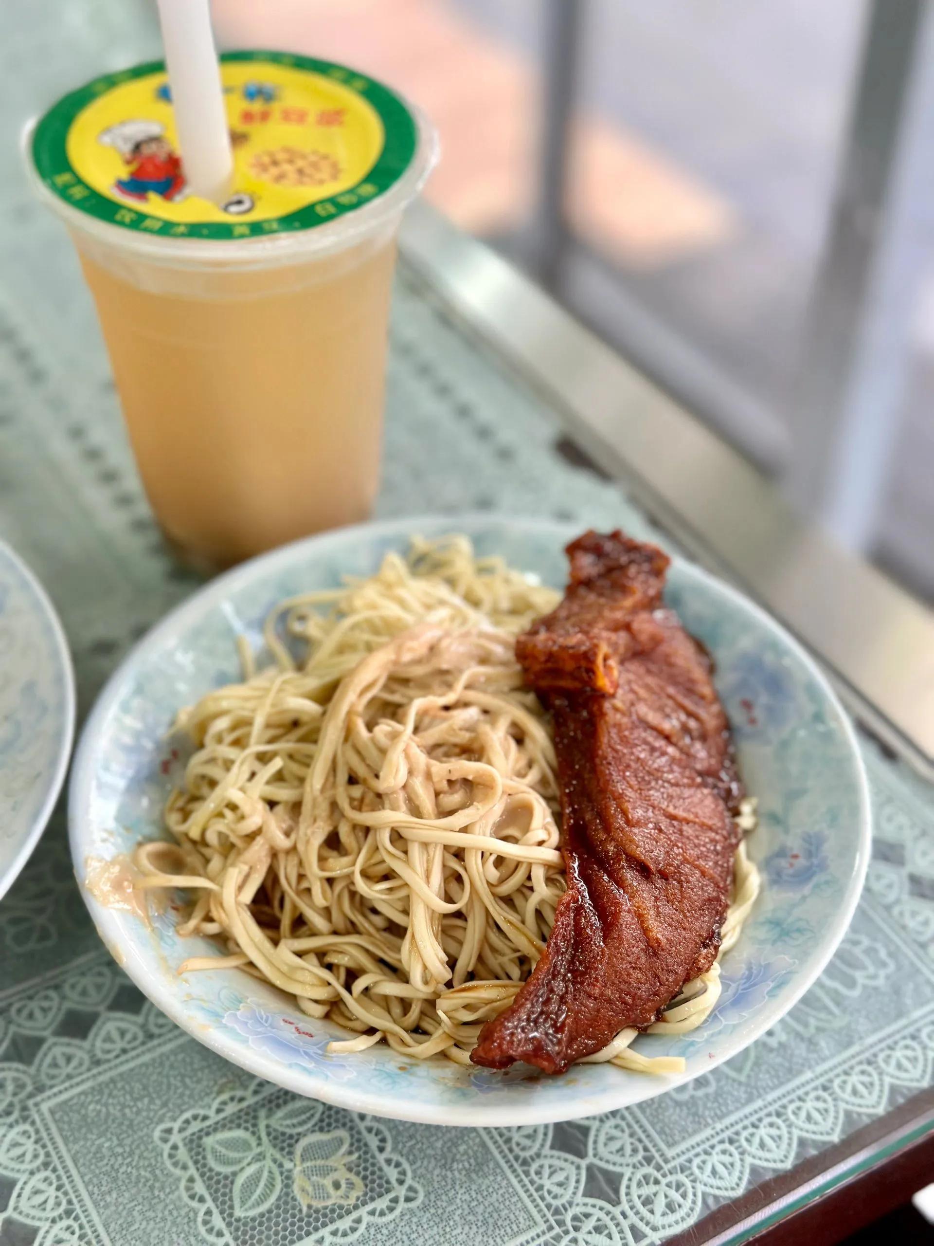 This cold noodle restaurant in Shanghai is really hard to describe - iMedia