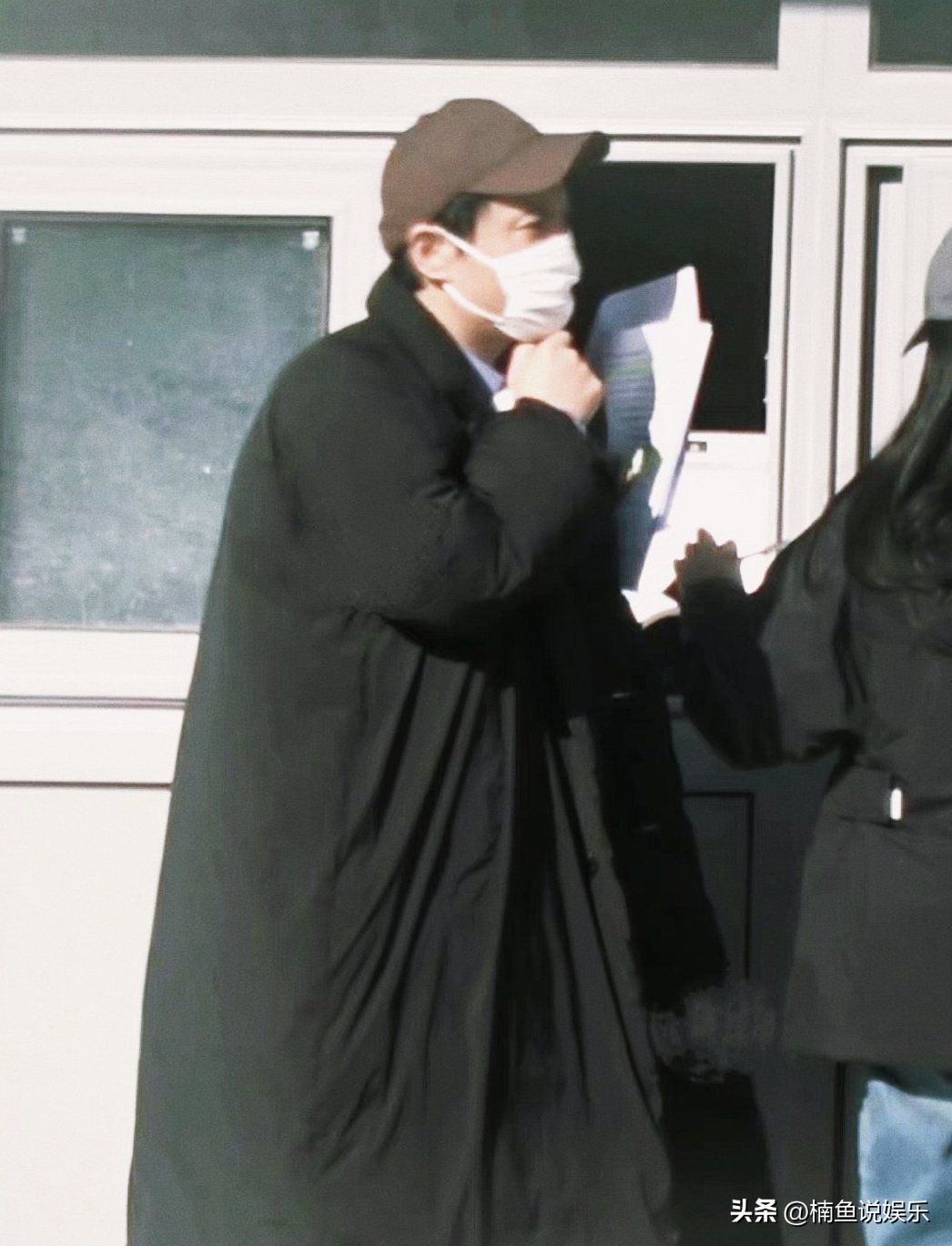 Shen Teng appeared in the CCTV Spring Festival Gala rehearsal, wearing ...