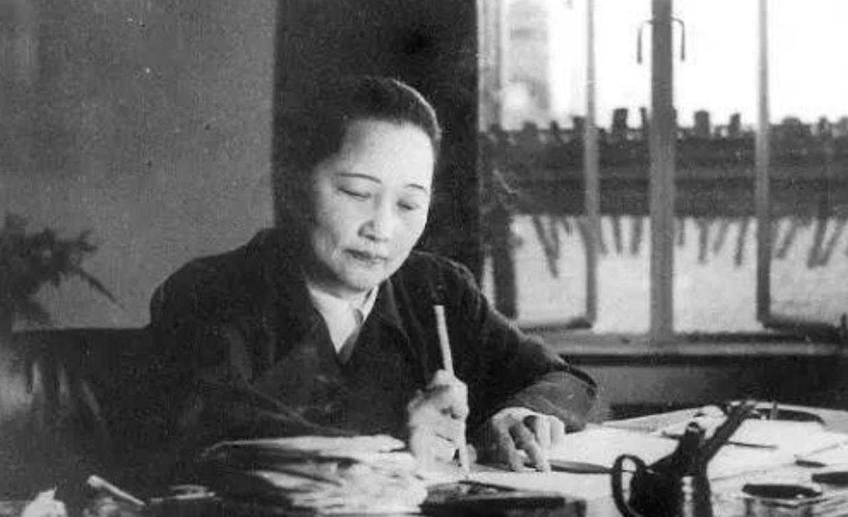 The last photo before Soong Ching Ling's death, because she had no ...