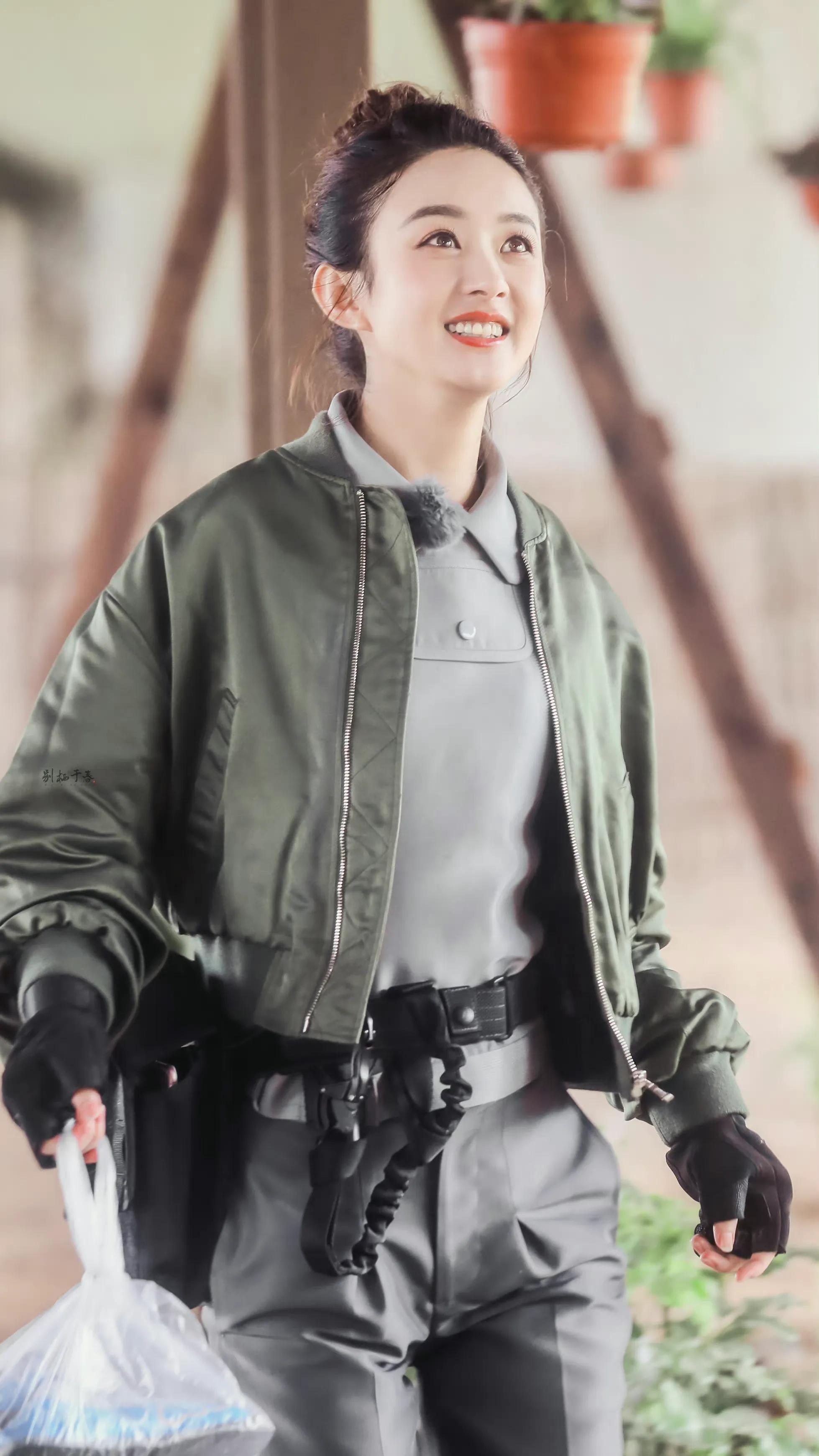 Zhao Liying's cute wallpaper - iNEWS