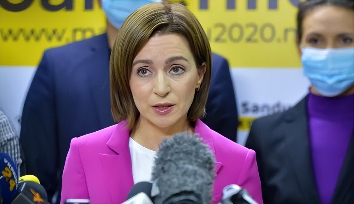 Moldovan people rally to demand the resignation of the pro-European ...