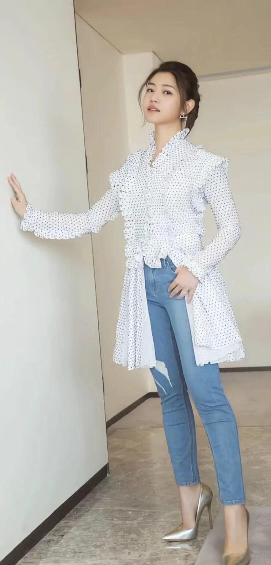 Michelle Chen's beautiful legs 1 - iNEWS