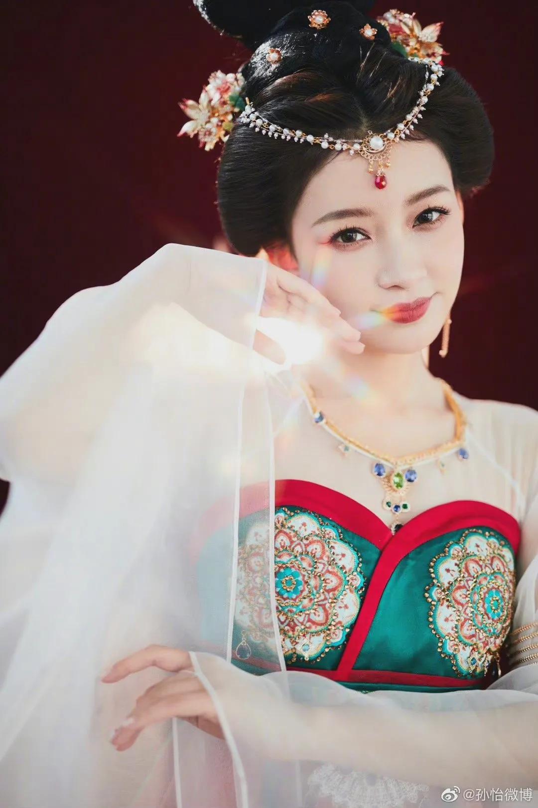 Sun Yi's Hanfu style is too sweet - iNEWS