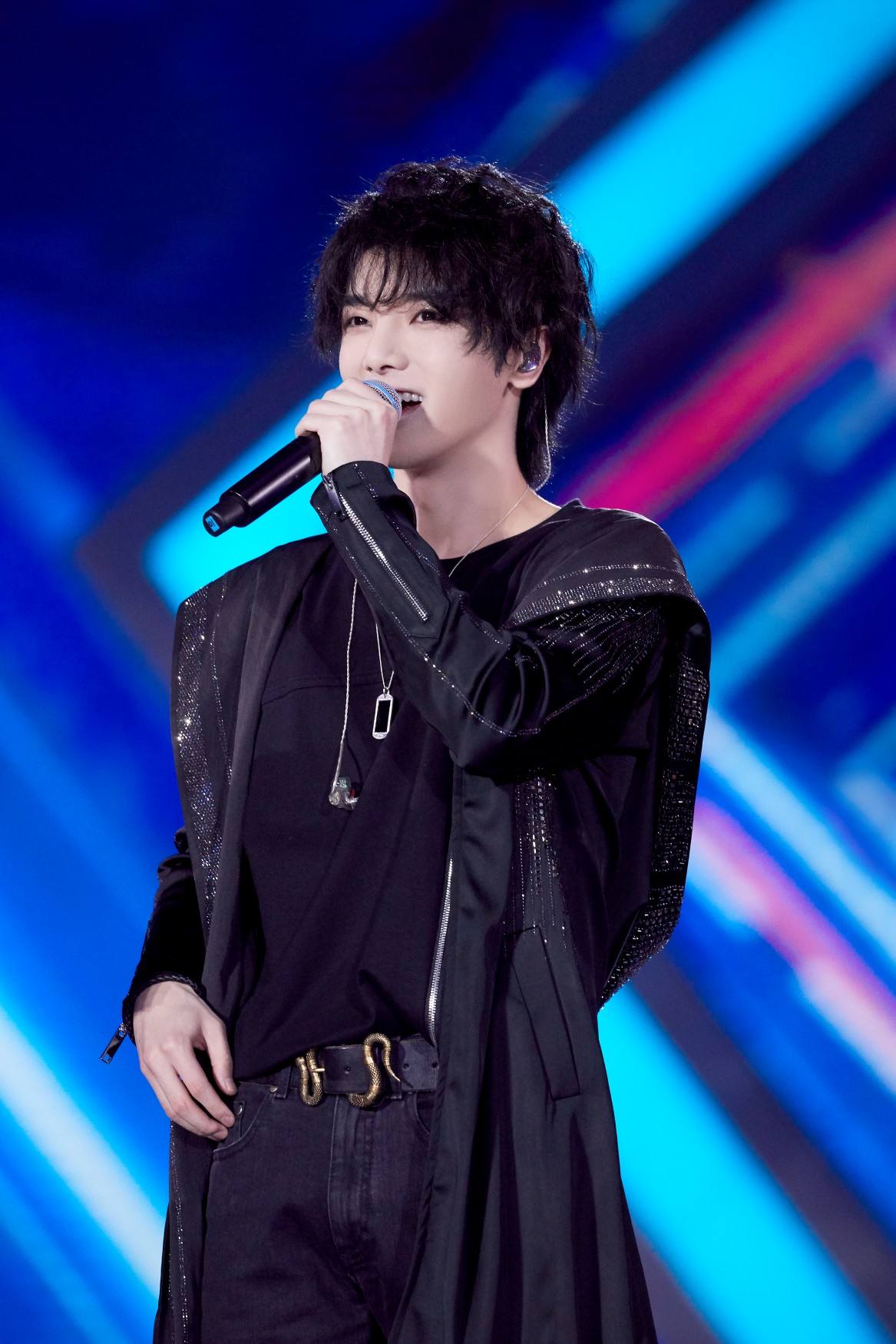 The artist with acne on the face, Hua Chenyu and Ke Zhendong are ...