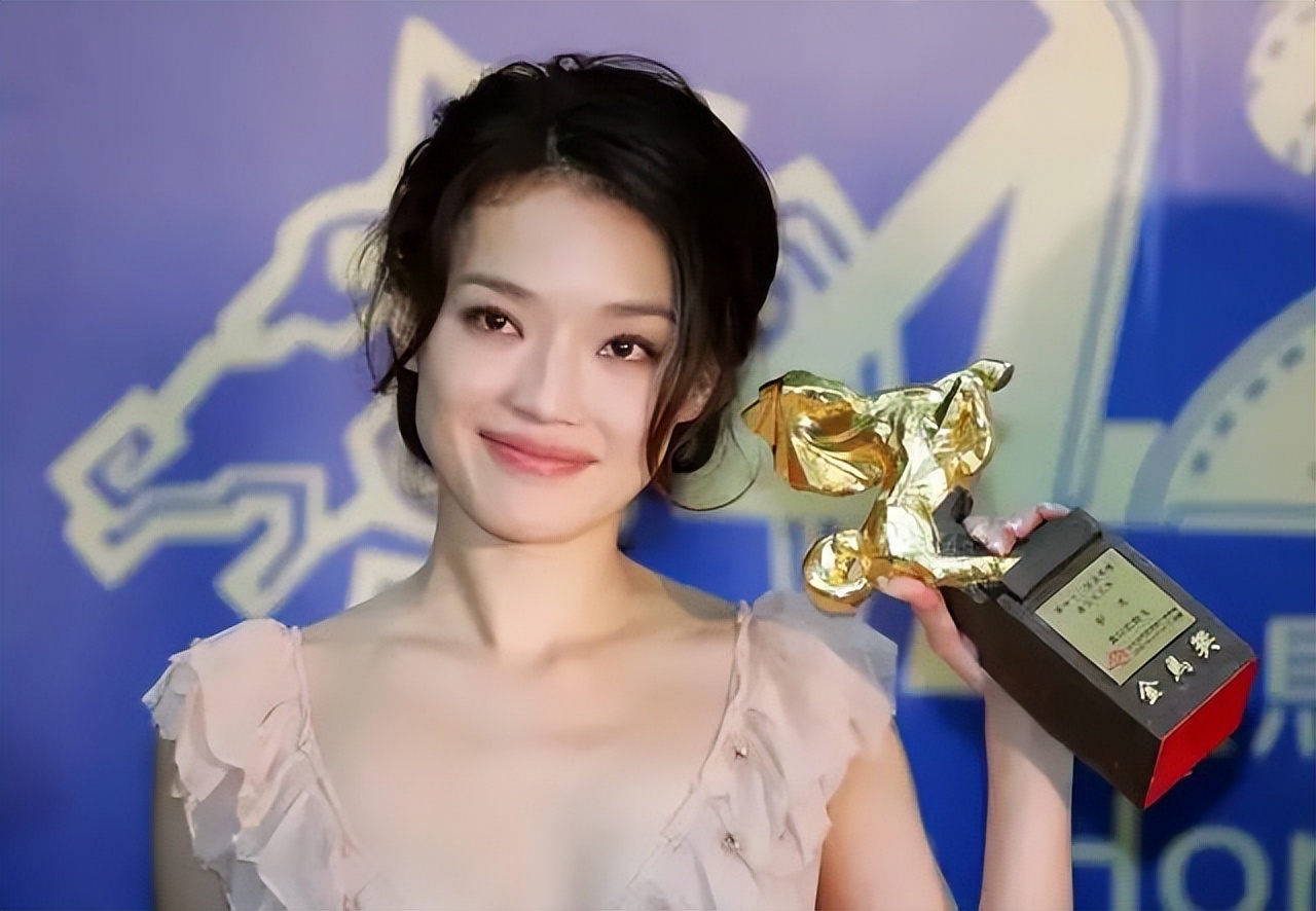 Ye Zimei: She has a hot body and a pretty face. She loves only one ...