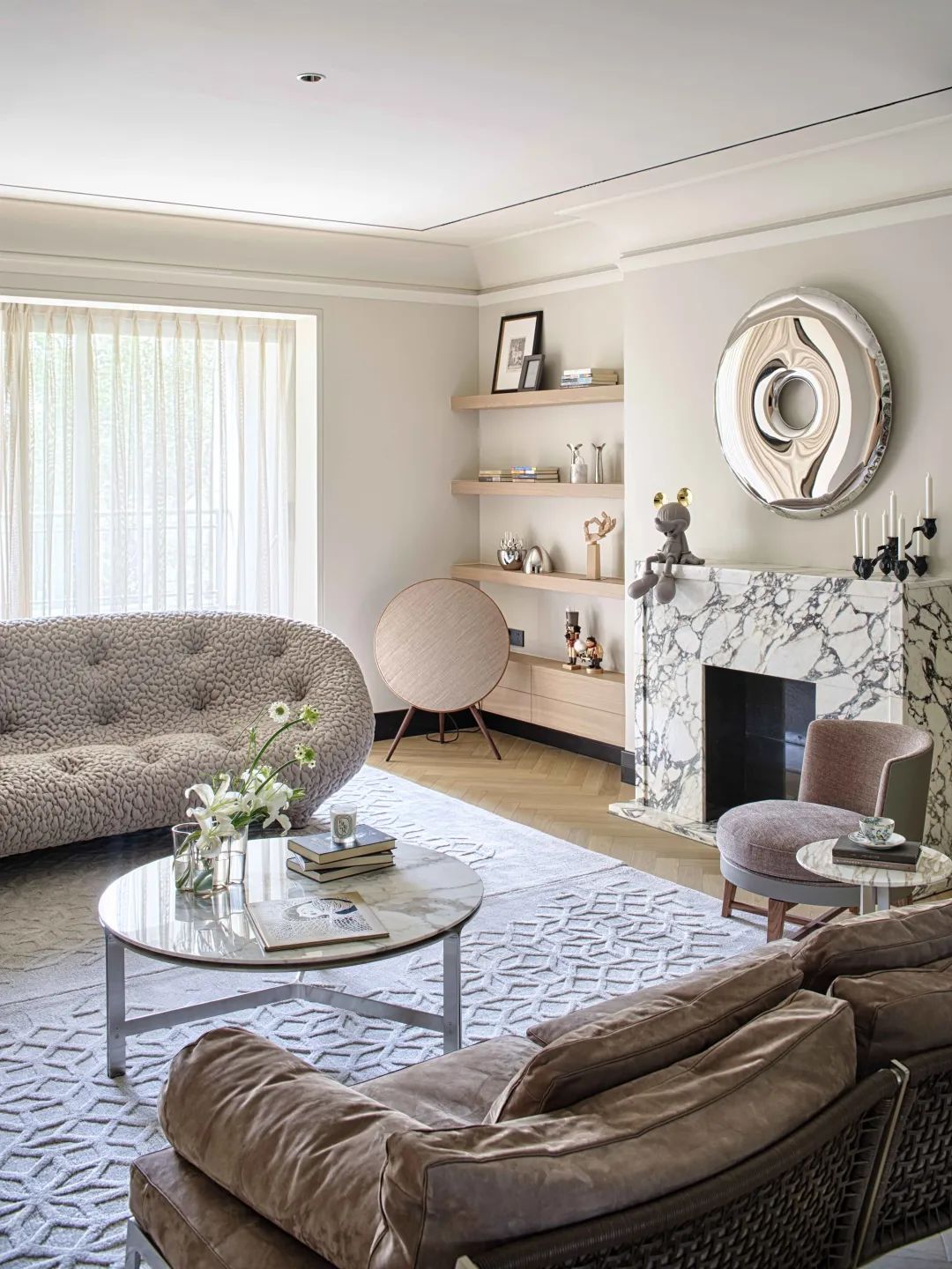 The 300㎡ English-style flat-floor design is stylish and stable without ...