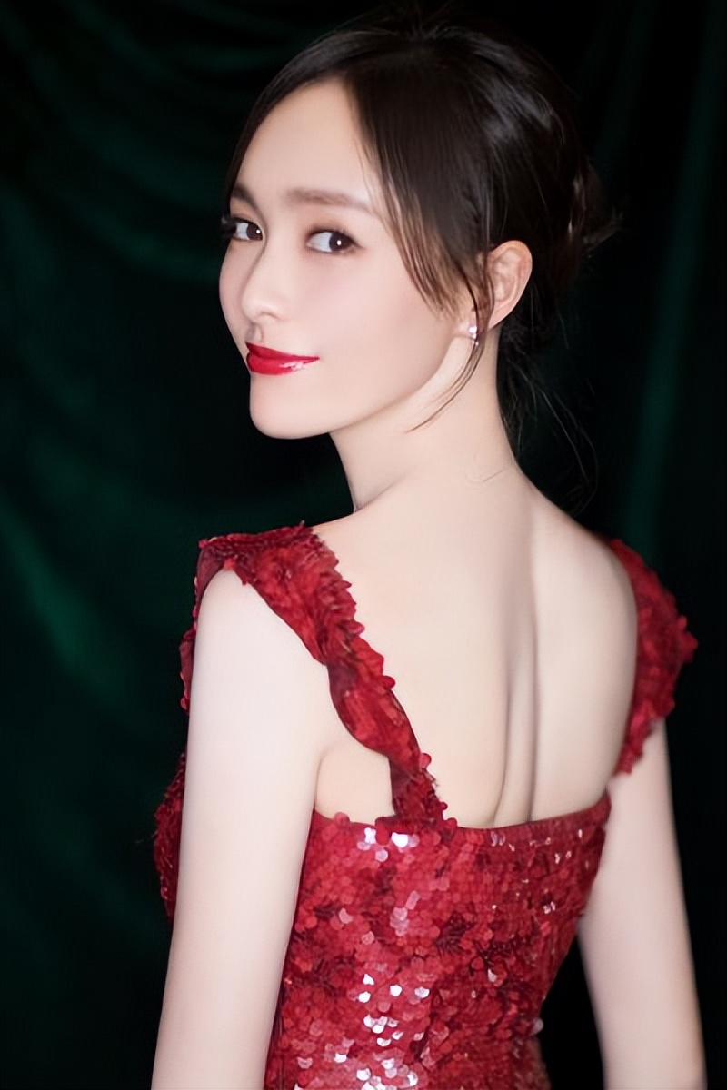Actress Clothing - Tang Yan (1) - iNEWS