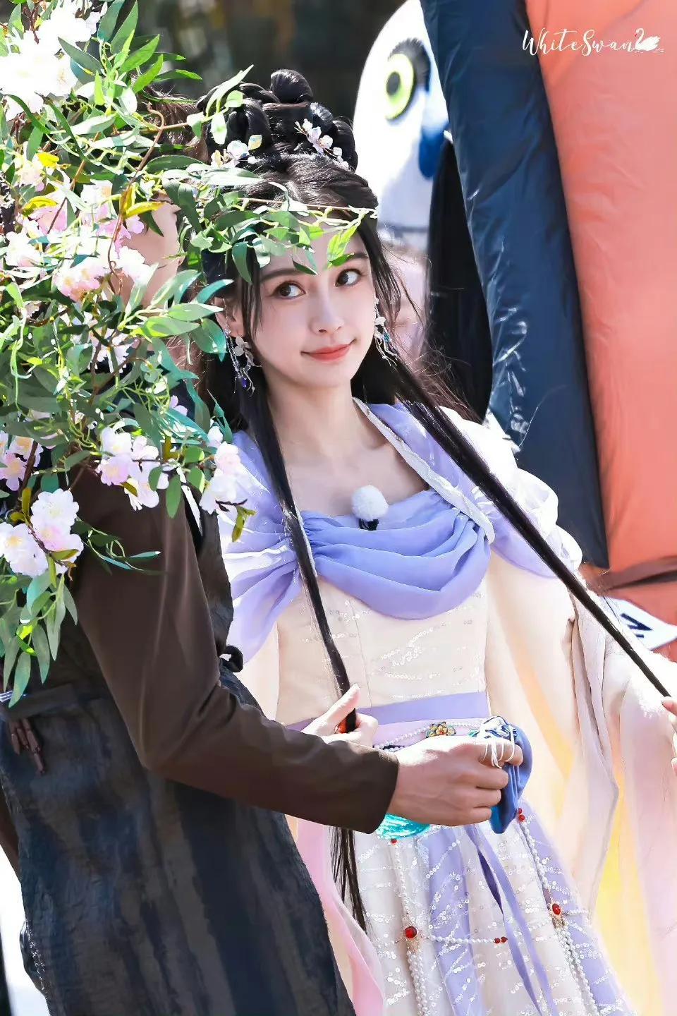 Yang Ying "Run" Reuters, cos fairy, so beautiful - iNEWS