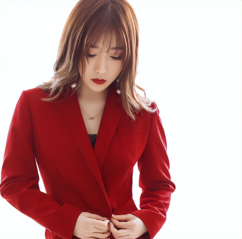 Momo's popular anchor Si Yan shares the behind-the-scenes footage of ...