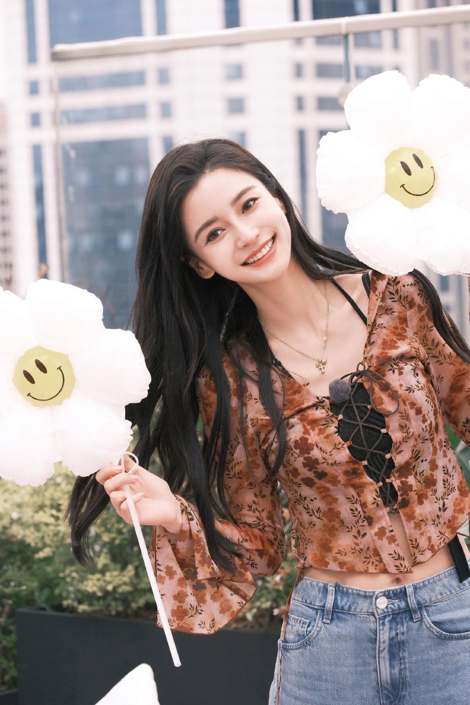 Angelababy's beautiful smile is super contagious - iNEWS