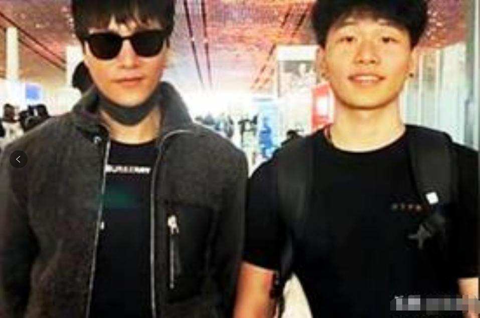 Chen Kun's 21-year-old son shows off Rolls-Royce! The appearance of the birth mother's gene ...