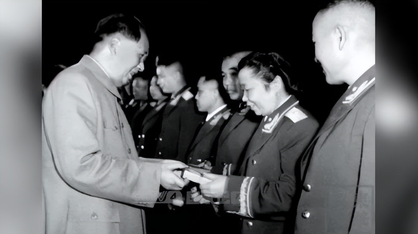 Li Zhen: From a child bride to become the first female general in New ...