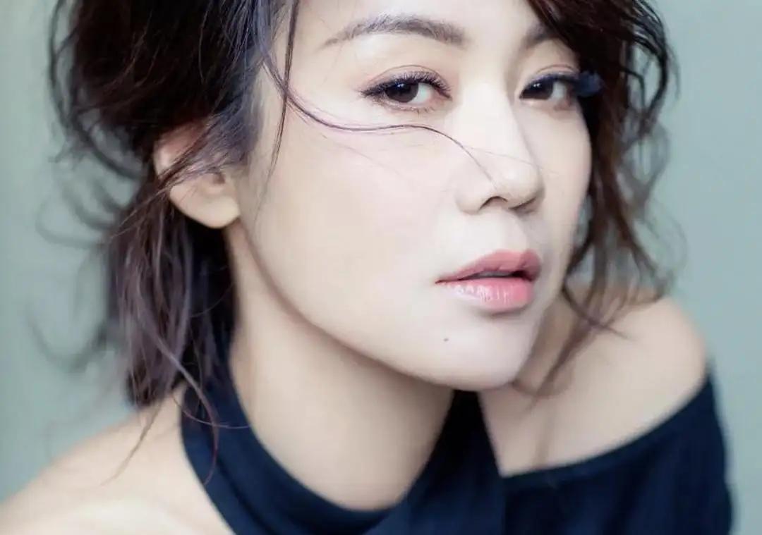 Thick lips, buck teeth, donkey face, obviously ugly but popular all ...