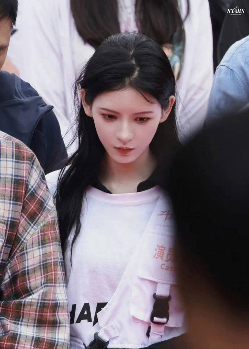 "Douluo Continent2" starts Reuters, Zhang Yuxi wears a purple dress with rabbit ears, just like ...