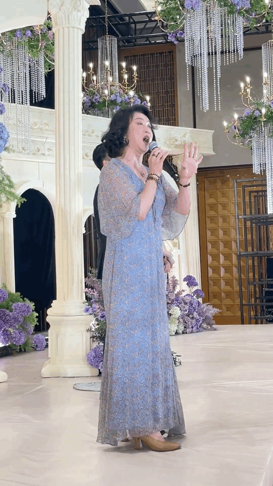 Jin Xing participated in the wedding of her goddaughter. Jin Xing had a ...