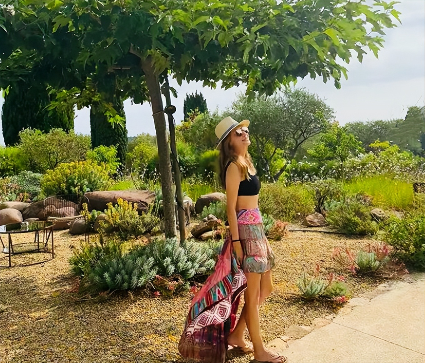 Cherrie Ying's mother and son go abroad for vacation! Wearing a ...