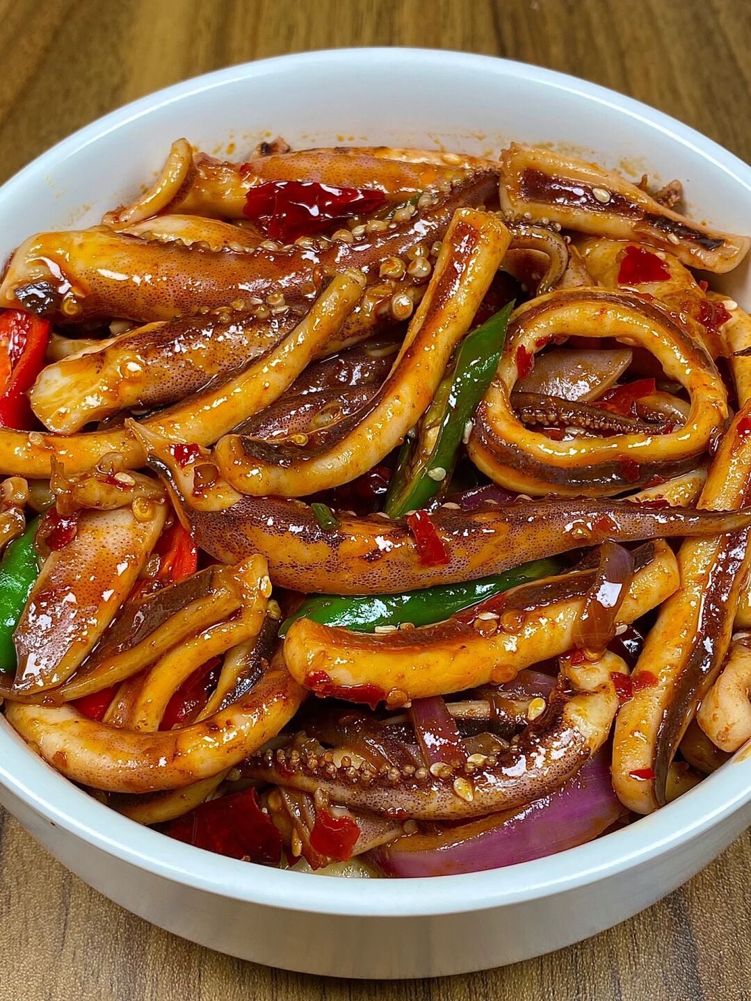 Stir-fried spicy squid is also delicious! The sauce is rich, spicy and enjoyable, it's really a ...