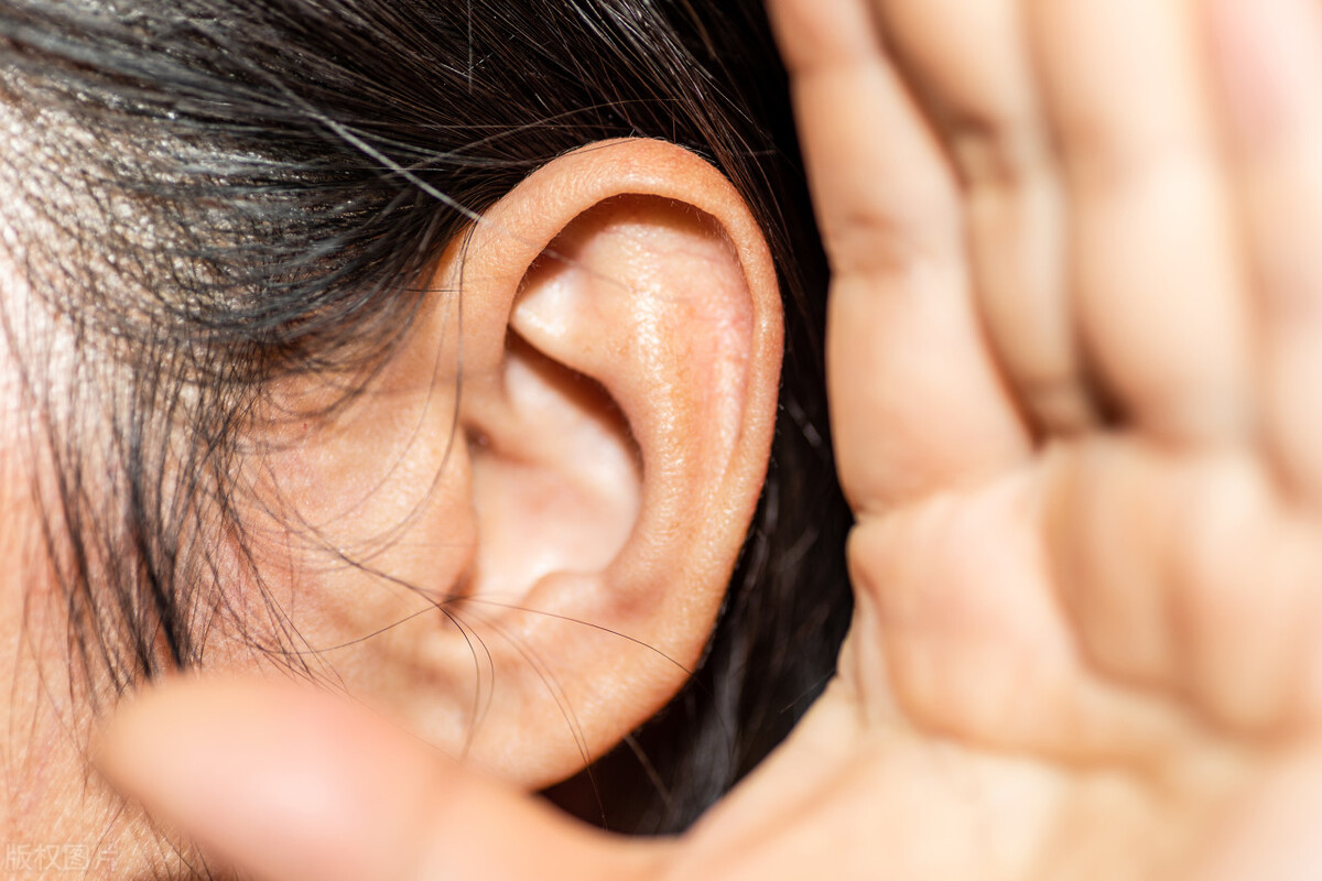 What are the signs of hot ears? - iMedia