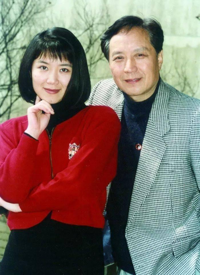 Famous actress Yan Xiaopin: Her father is a veteran actor. Is she happy to marry her childhood ...