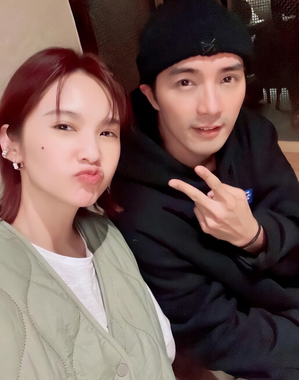 It was revealed that He Junxiang cheated! Kissing a hot girl 3 times in a nightclub, Ge Siqi ...