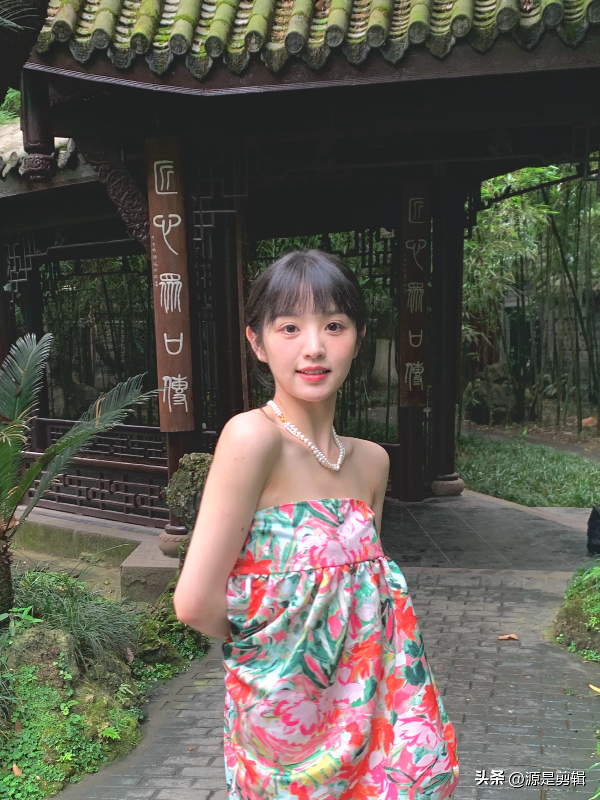 Appreciation of beautiful photos of Tian Xiwei in a floral dress - iNEWS