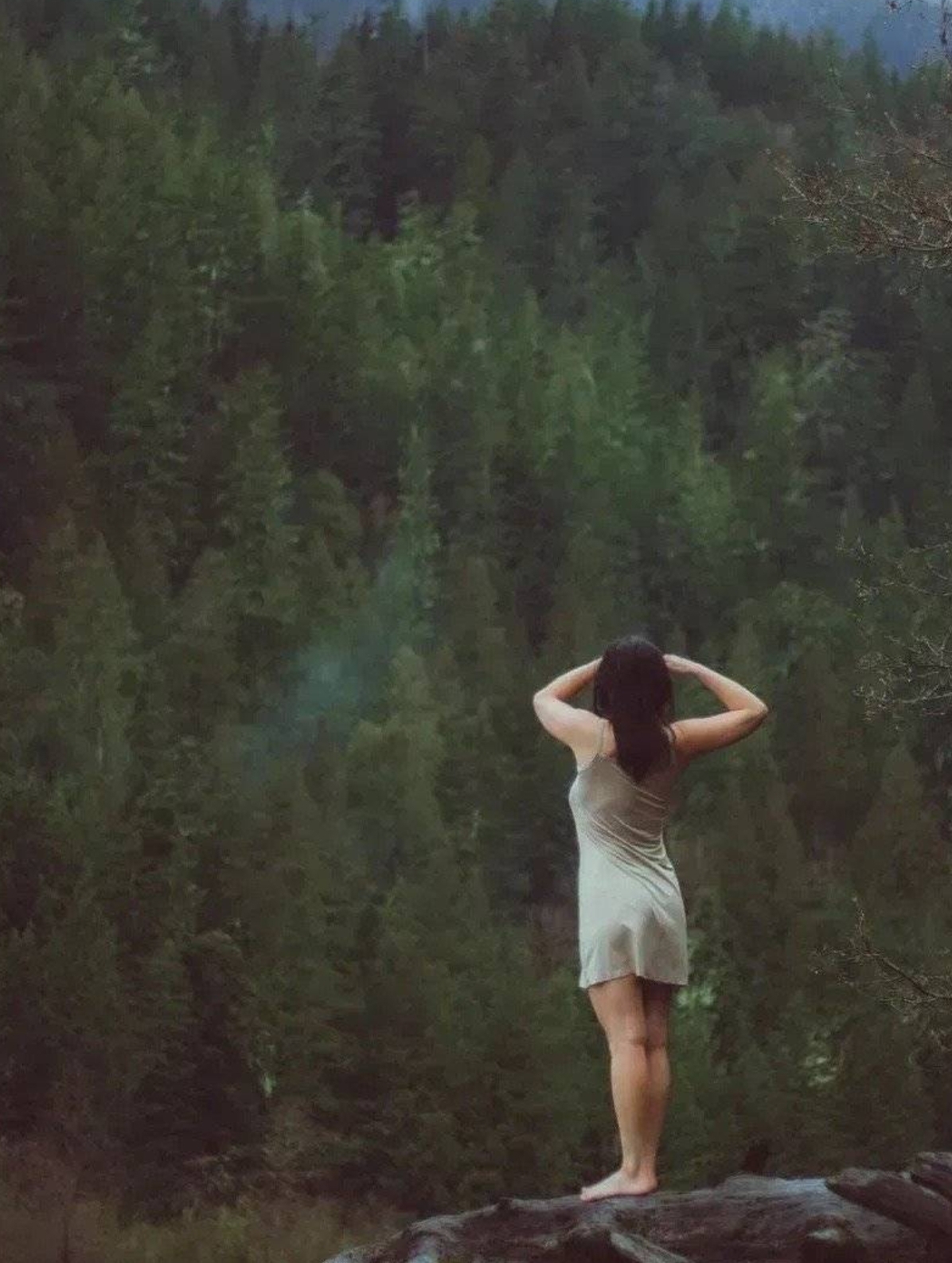 Christy Chung's eldest daughter posted half-naked photos and undressed by the river to promote ...