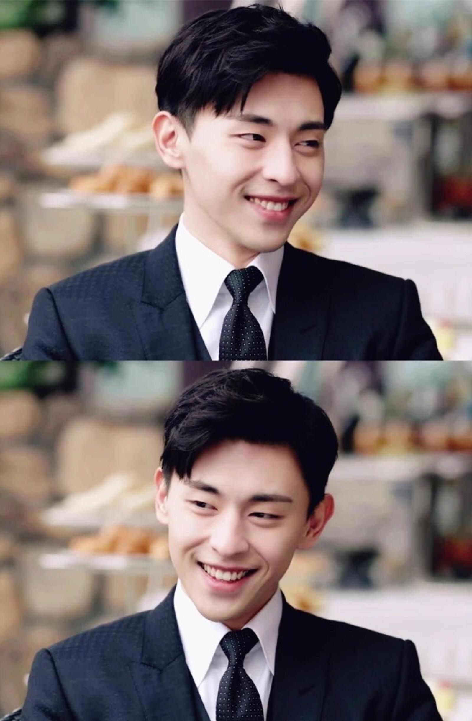 How realistic is the entertainment industry, Deng Lun can only bow his ...