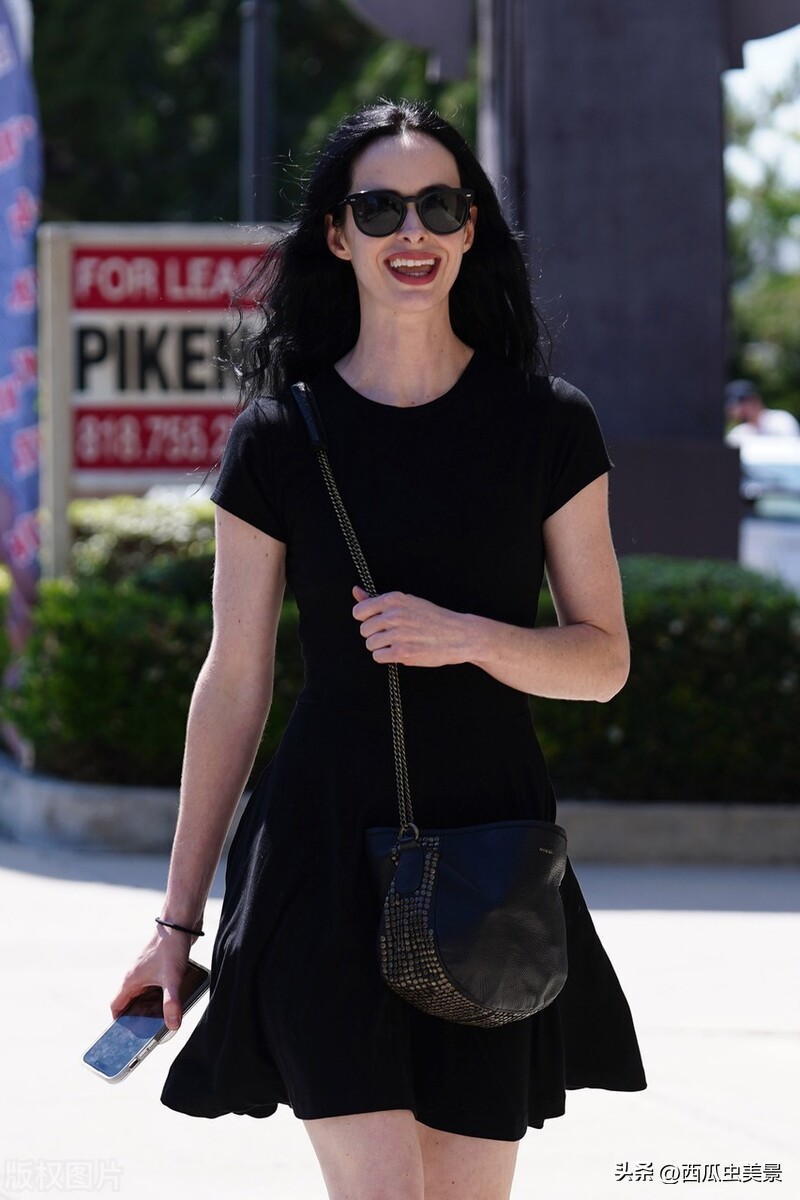 Christen Ritter appeared on the streets of Los Angeles, the black dress ...