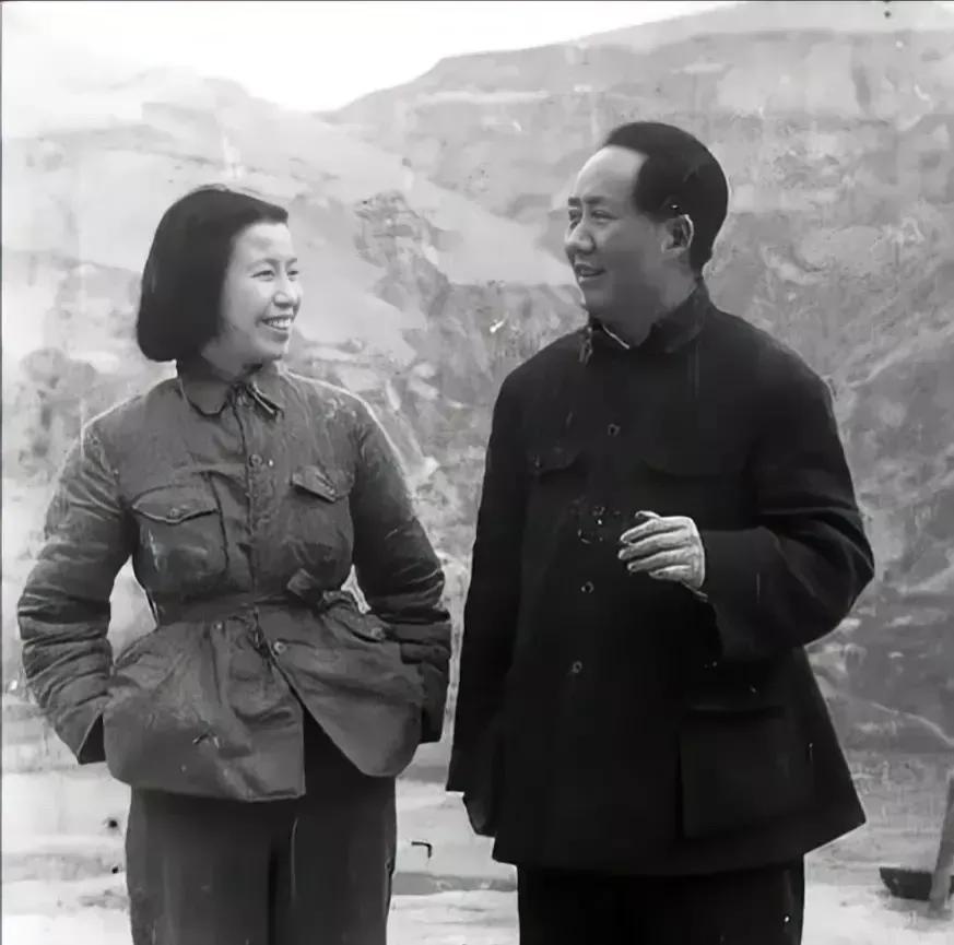 In 1953, the 39-year-old Jiang Qing's appearance changed a lot, and he ...