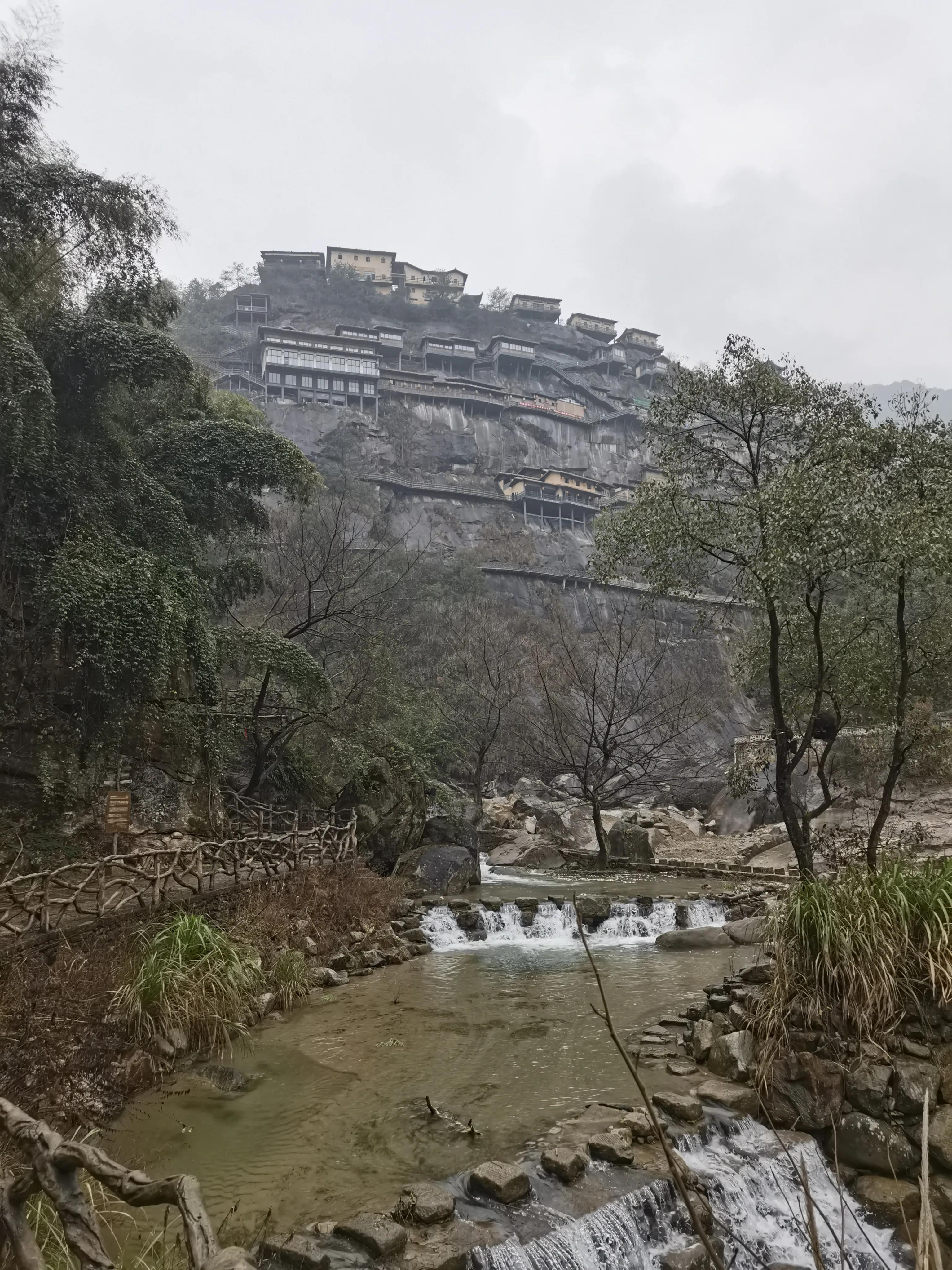 Cliff Hotel Wangxian Valley - iNEWS