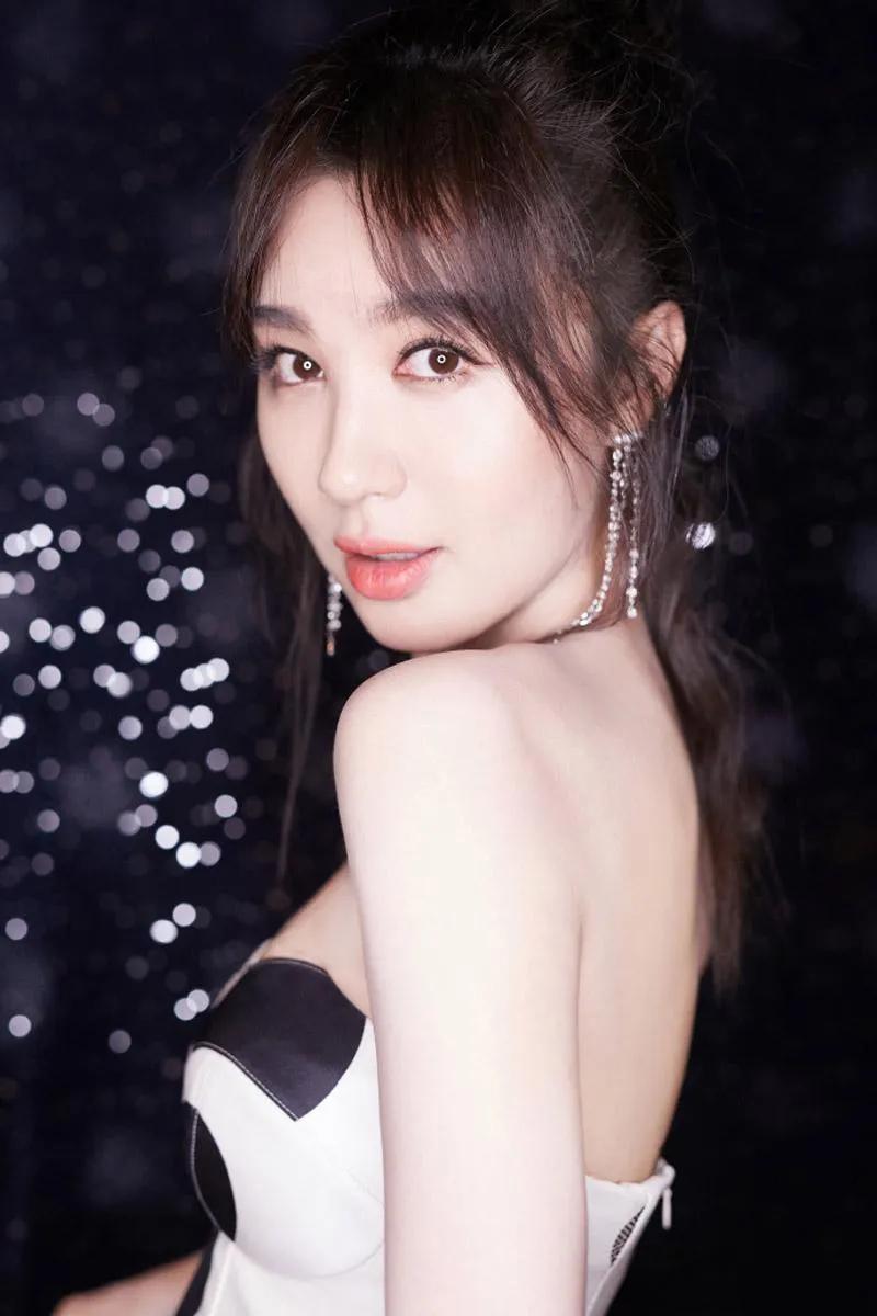 Li Feier: Bright and moving, with a peach blossom face - iNEWS