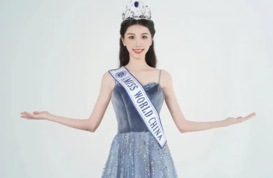 The scene of Miss World Dinner is exposed!Jiang Siqi has a strong aura in C position, and all of ...