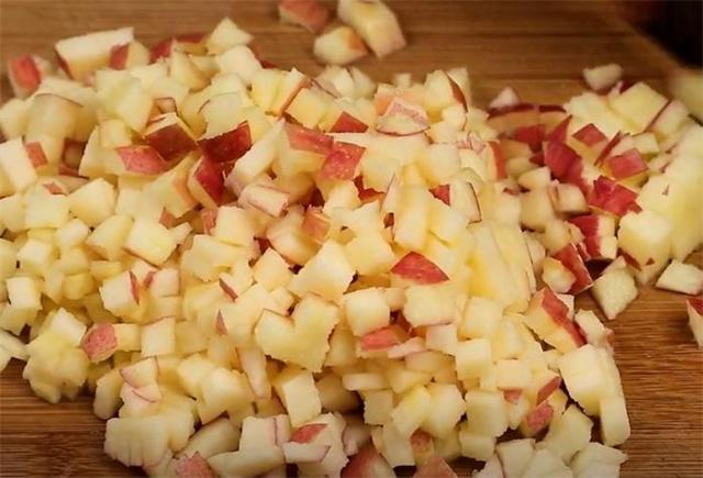 Apple and glutinous rice flour, this is really delicious, eat 9 in a ...