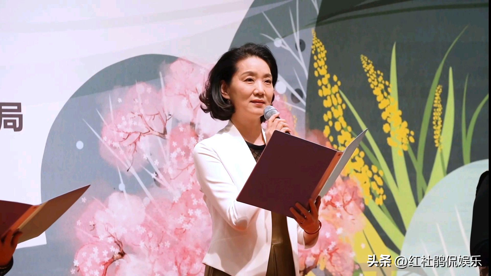 60-year-old Li Xiuping made public appearances, left the CCTV news ...