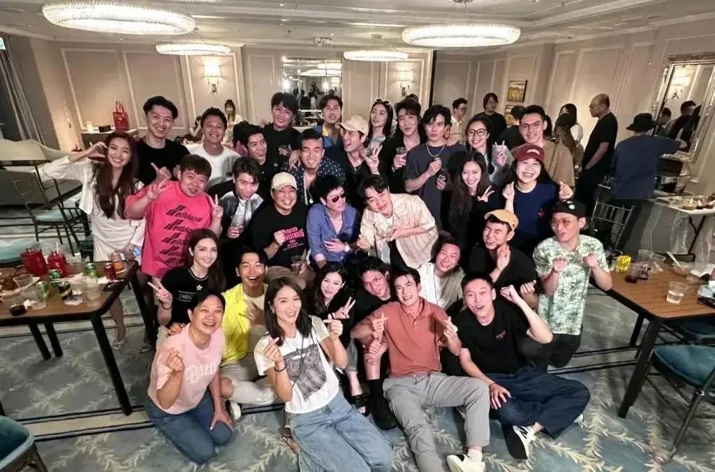 Wang Zulan's luxury home is exposed, dozens of people party at TVB celebration banquet, Dong ...