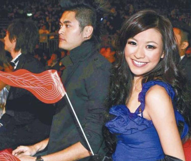 35-year-old Jiang Ruolin gave birth to a child and snatched the "Prince ...