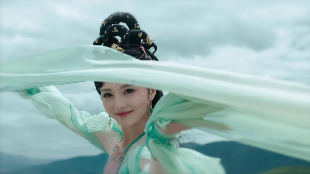 The goddess Luo Wenbo descended to the Jade Dragon Snow Mountain and ...