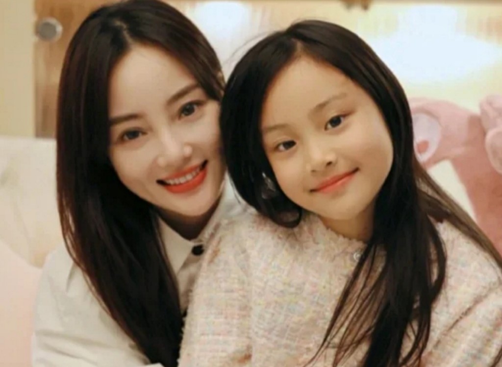 Celebrating her daughter's birthday is very different: Li Xiaolu's ...