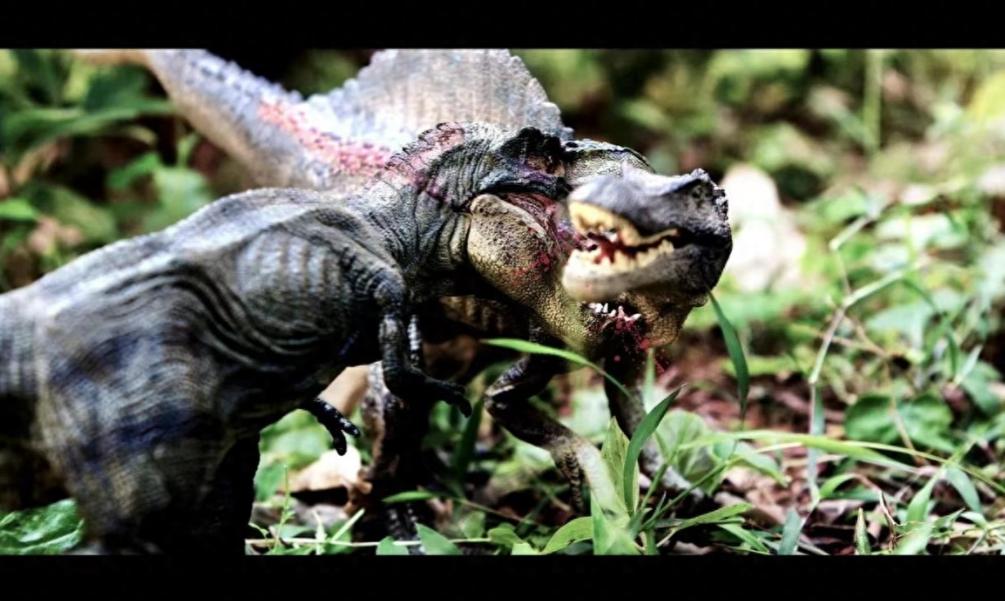 Explore the boundaries of technology and ethics! "Jurassic Park ...