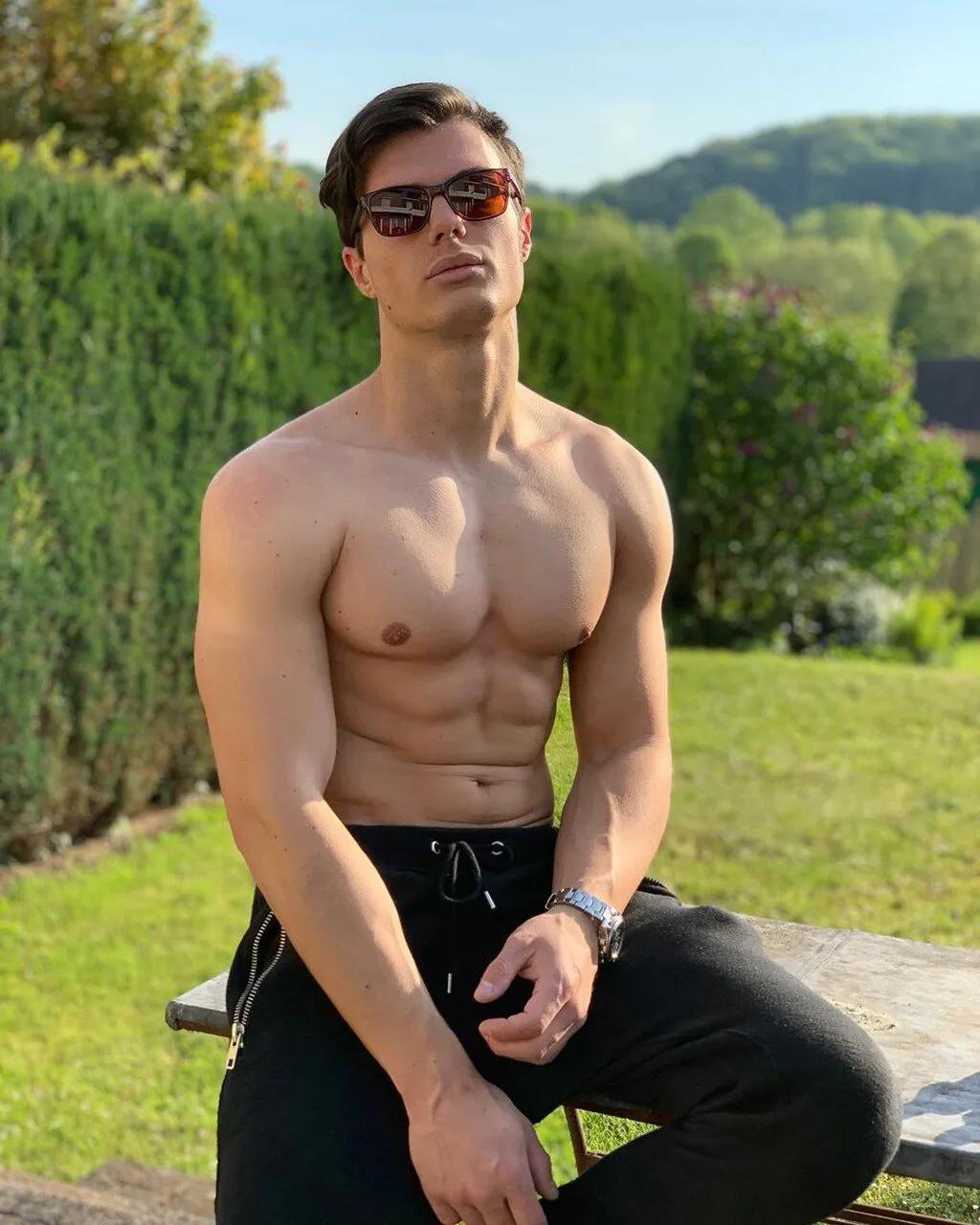 Dutch model fitness enthusiast handsome Ramon Schijns - iNEWS